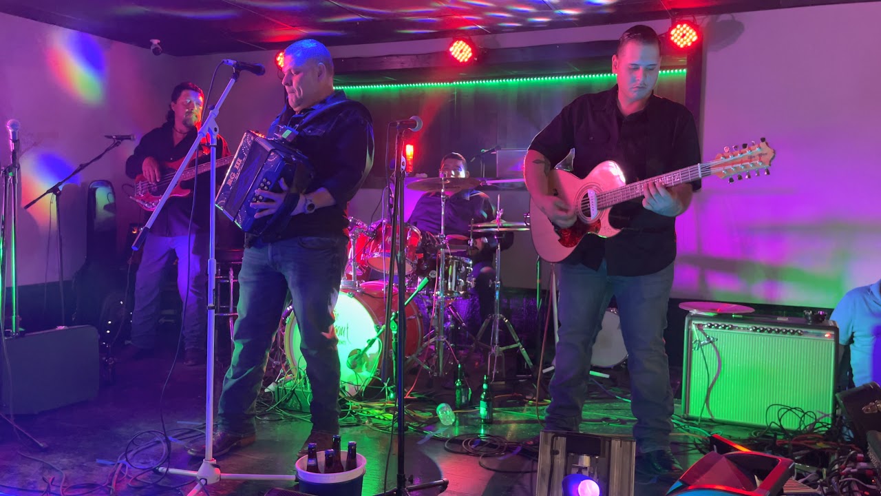 Ricky Guzman III y sus Tres Aces - YouTube