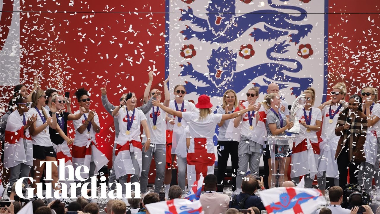 England’s Lionesses celebrate Euro 2022 win in Trafalgar Square - YouTube