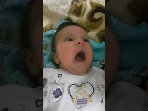 Abisini ablasından kıskanan 2 aylık bebek