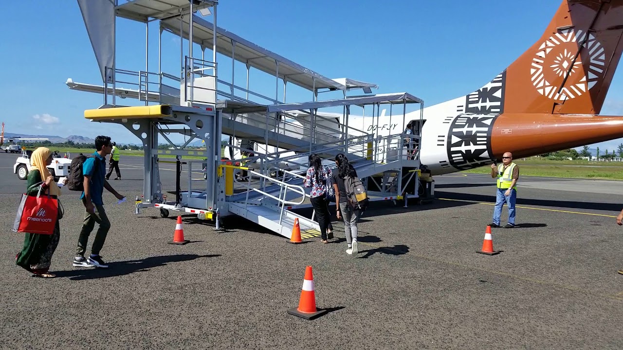 ATR passenger ramp 737 passenger ramp - YouTube