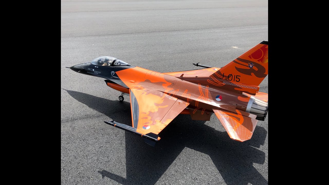 BVM 1/6 F-16 nice landing - YouTube