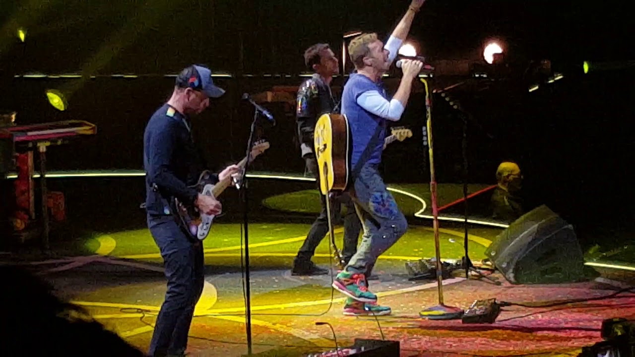 Coldplay Yellow (Live) - YouTube