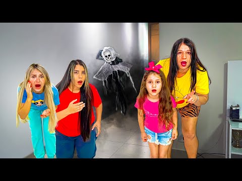 ENCONTRAMOS ALGO ESTRANHO NO QUARTO DA LARISSA!!