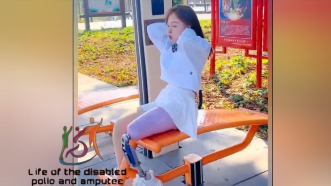 The beautiful amputee woman challenges disability with an artificial ...