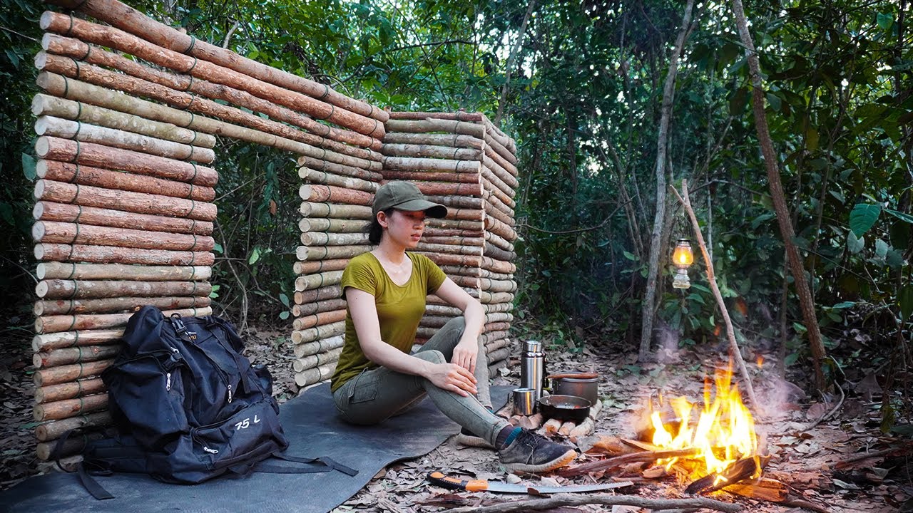 Solo Bushcraft Overnight In Rainforest - Building Super Shelter in ...
