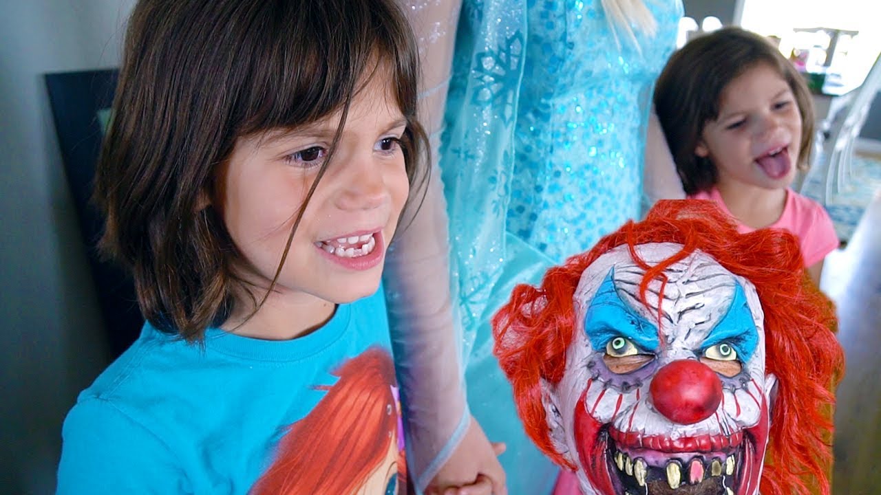 Frozen Elsa and Silly Clown BLOOPERS! - YouTube