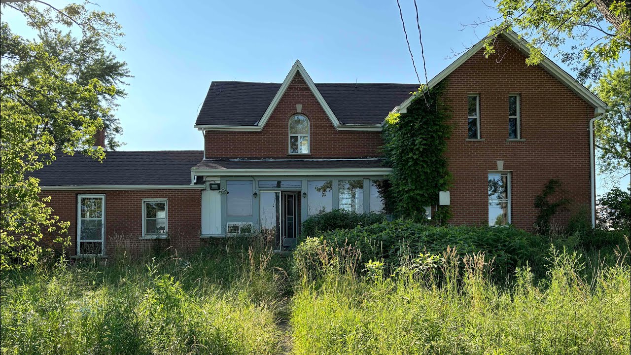 A Look Inside This Old Abandoned Farmhouse Before It’s Demolished - YouTube