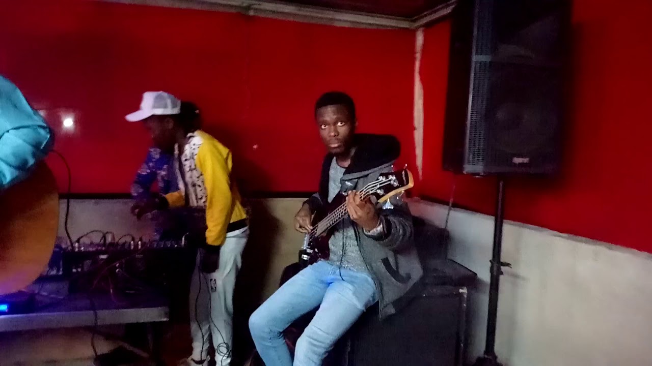 SENZO PERFORMING LIVE. KWELIKUDE - YouTube