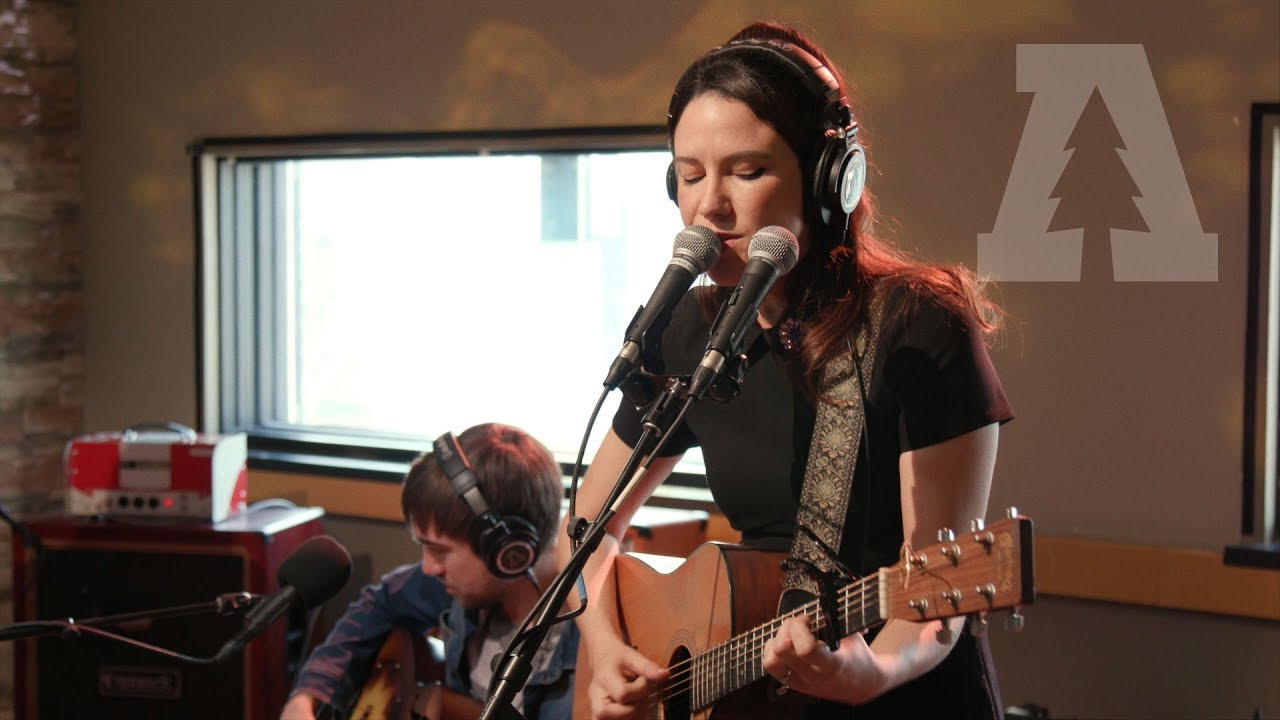 Chelsea Williams - Little Halo | Audiotree Live - YouTube