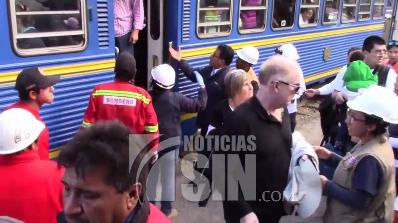 Choque de trenes deja al menos 12 heridos en Perú - YouTube