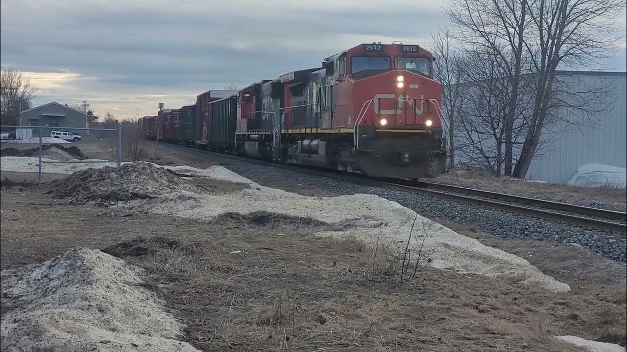 CN 2612 & CN 5784 (CN 402 East) Rimouski Qc ( Mont-Joli SUB M.P 122.39 ) - YouTube