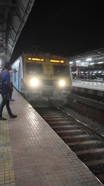 Dombivali AC train #dombivali #actrain #shortvideo - YouTube