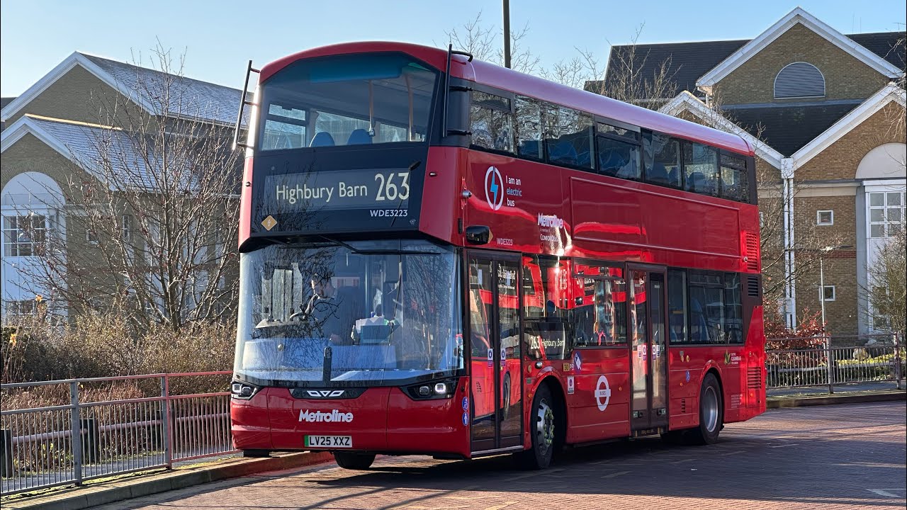 Full Journey-London Bus Route 263 Barnet Hospital to Highbury Barn ...