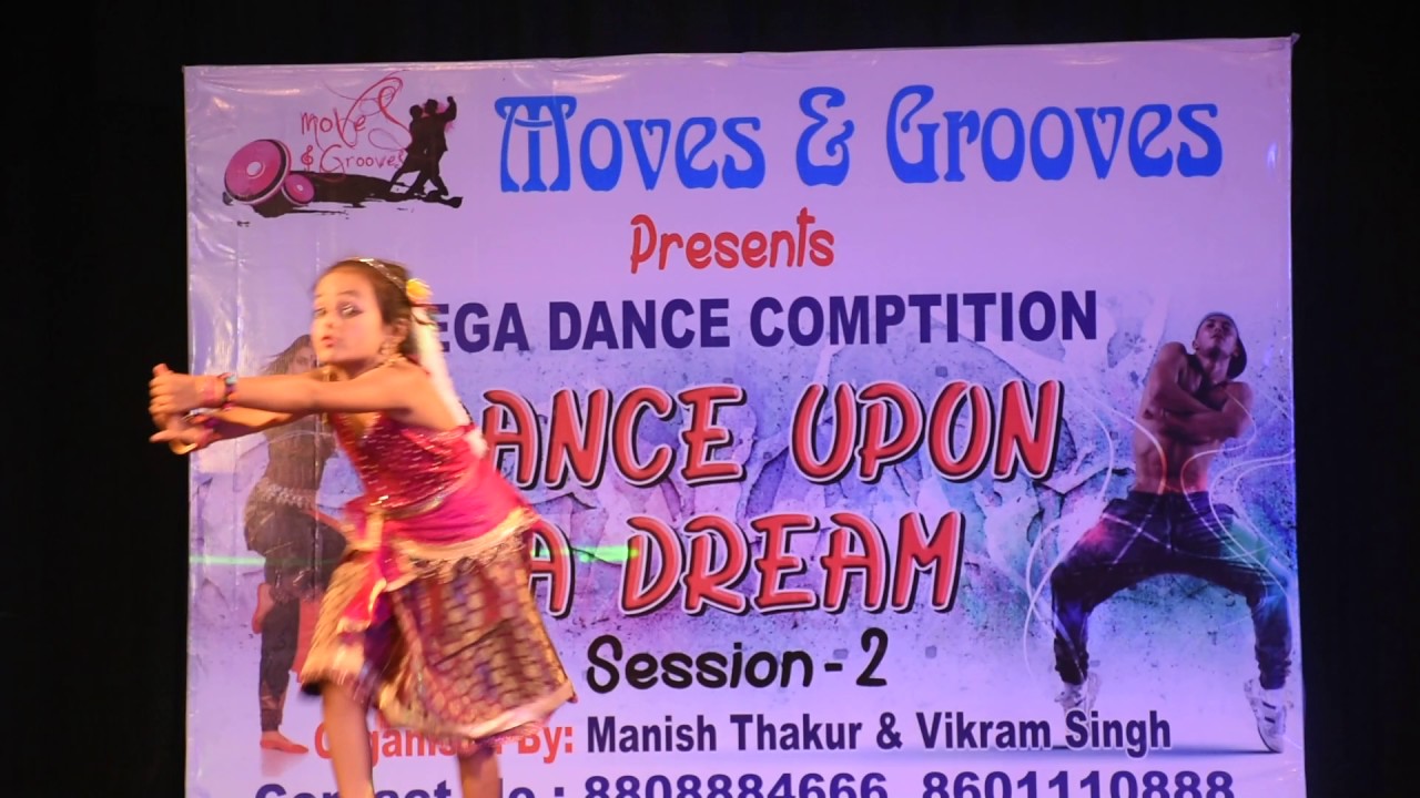 The energy girl "Chavi" in "Moves n Grooves" show - YouTube