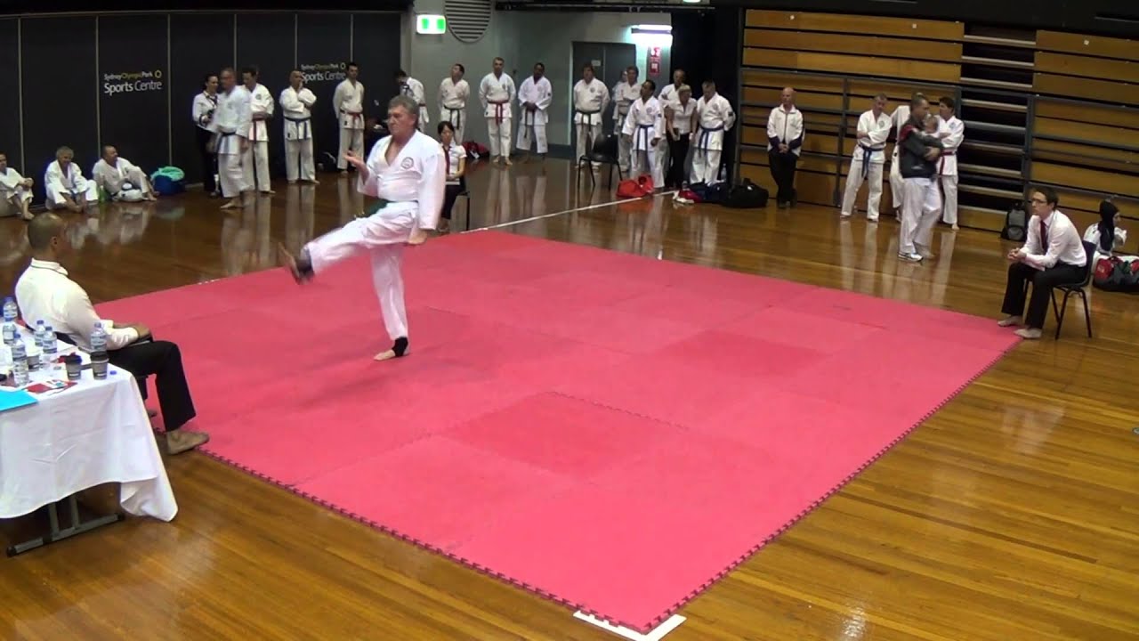 gkr wc7 20 07 2013 ring15 45 54yrs male 6th 4th kata 20 saifa - YouTube