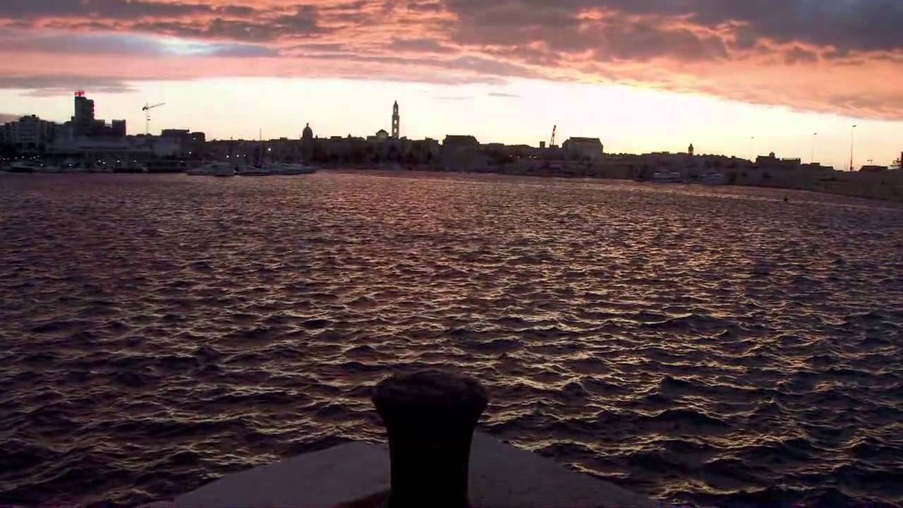 Bari di notte che magia... - YouTube