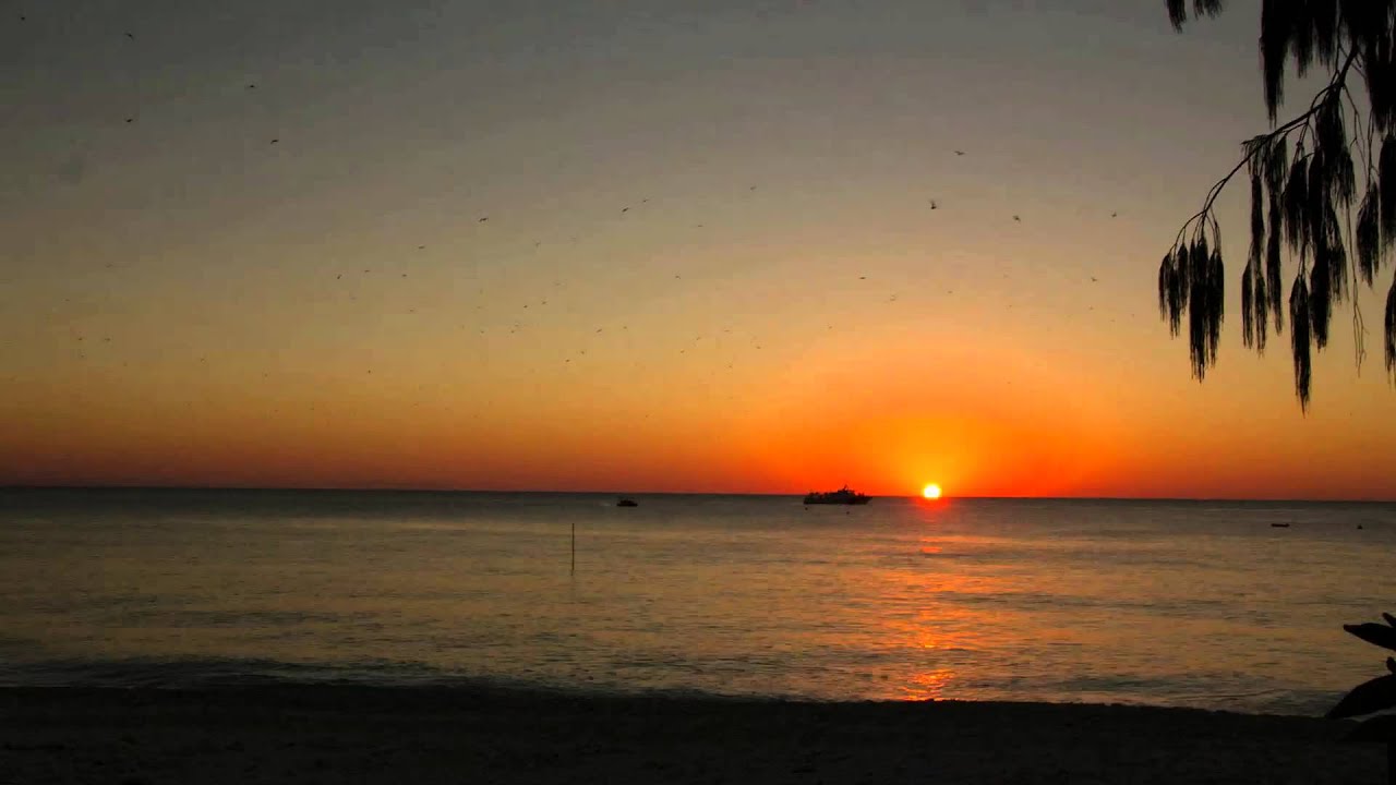 Lady Elliott Sunset 300813 - YouTube