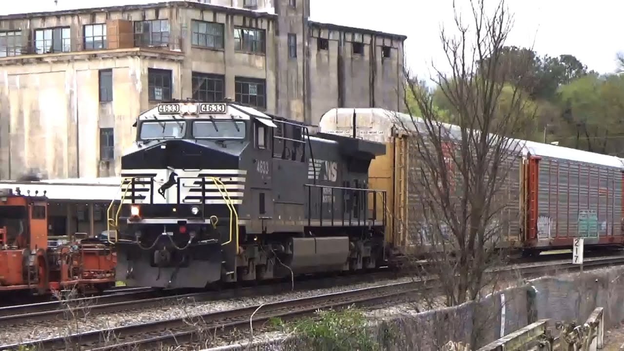 NS 4633 Leads 18E Through Juliette, GA - YouTube