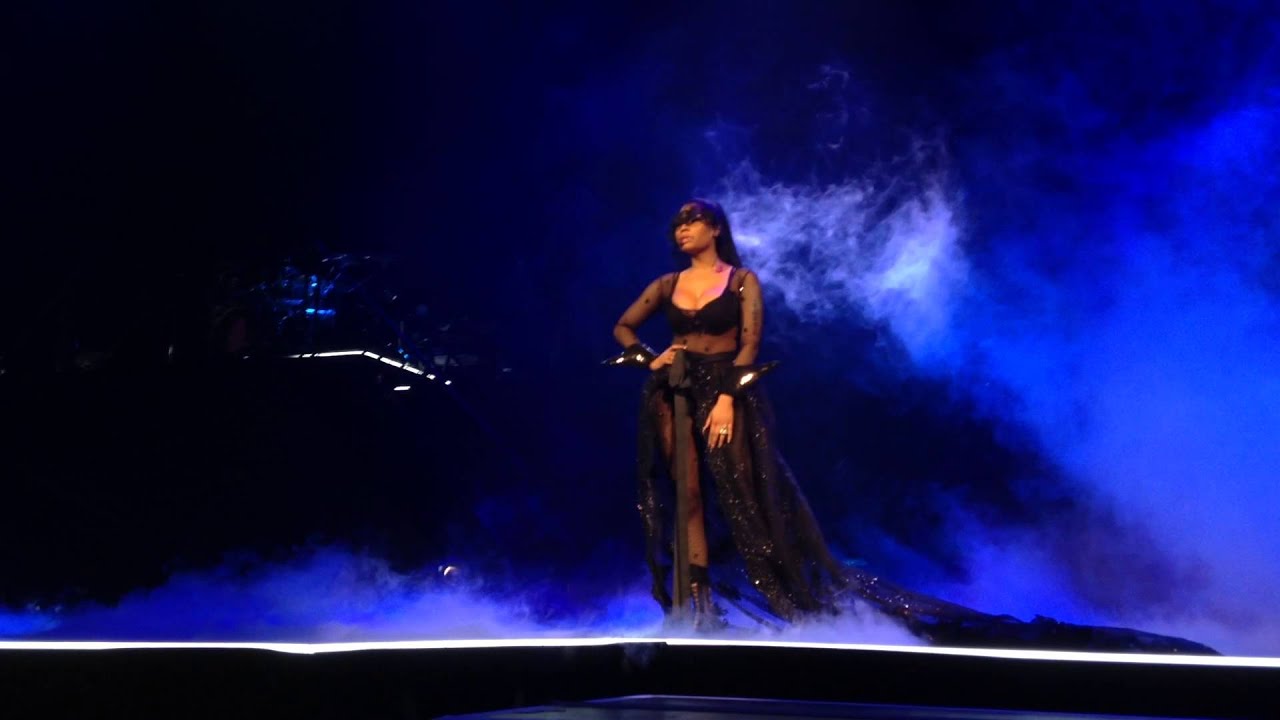 The Crying Game - Nicki Minaj The PinkPrint Tour Sweden 16/03/15 - YouTube