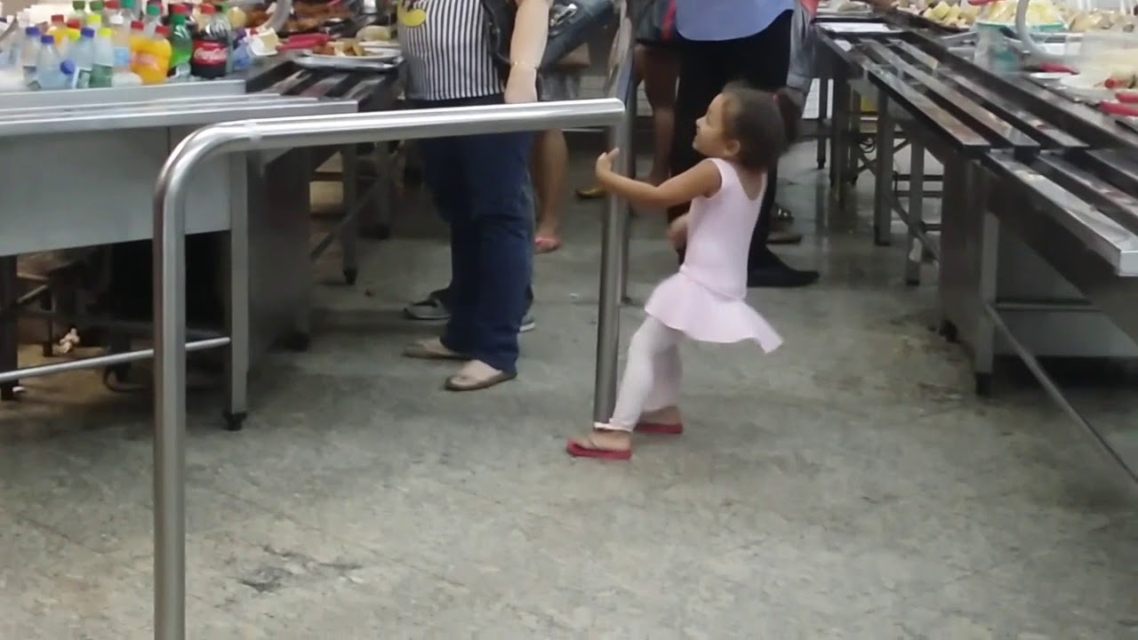 Esta Menina Quer Ser Bailarina Youtube