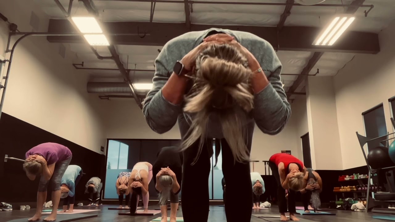 Monday yoga - YouTube