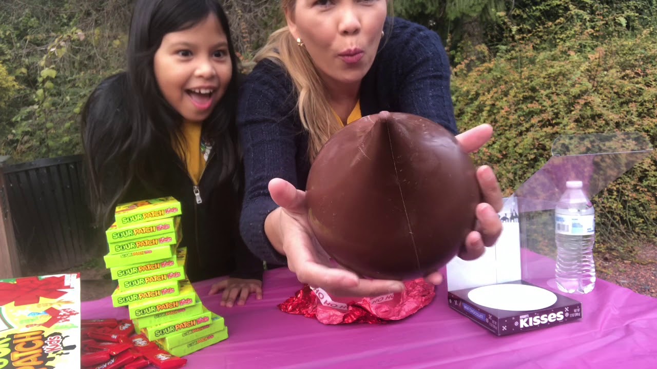 OPENING THE BIGGEST CANDY - YouTube