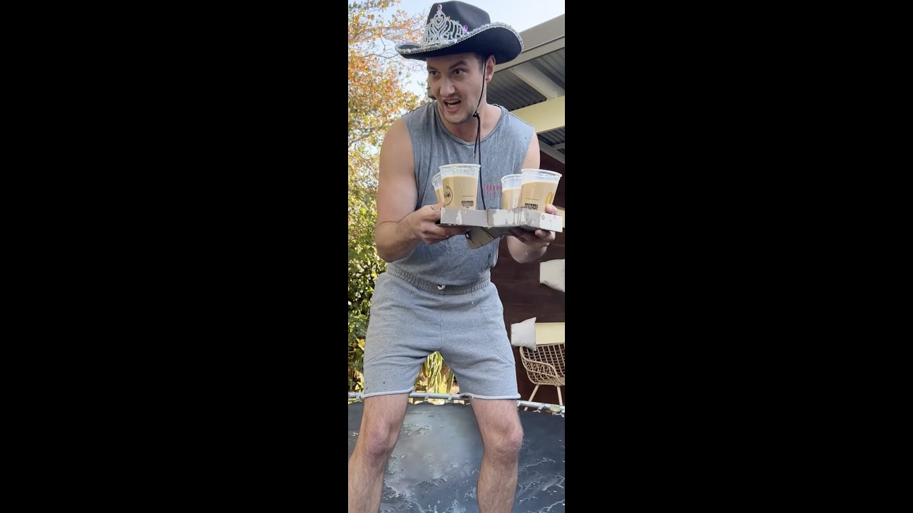 Who's The Better Waiter? (Mini Game) - YouTube