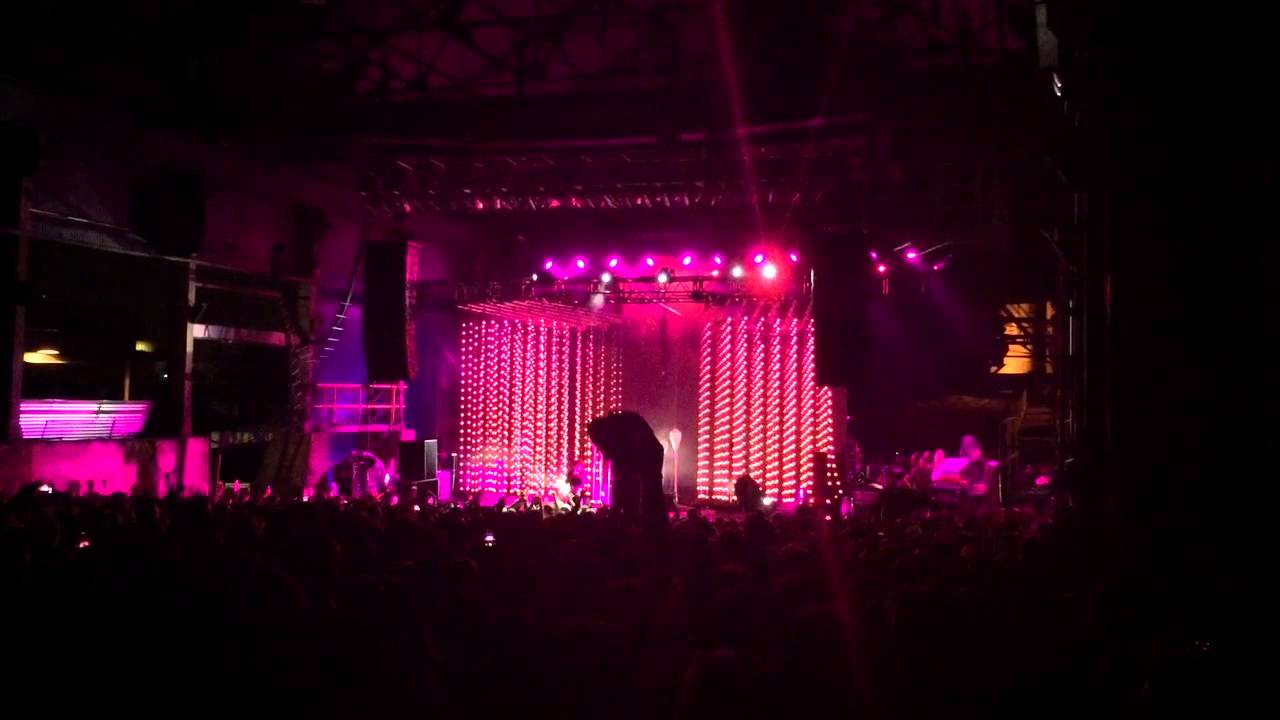 Purity Ring - "Begin Again" Birmingham AL Live Performance - YouTube