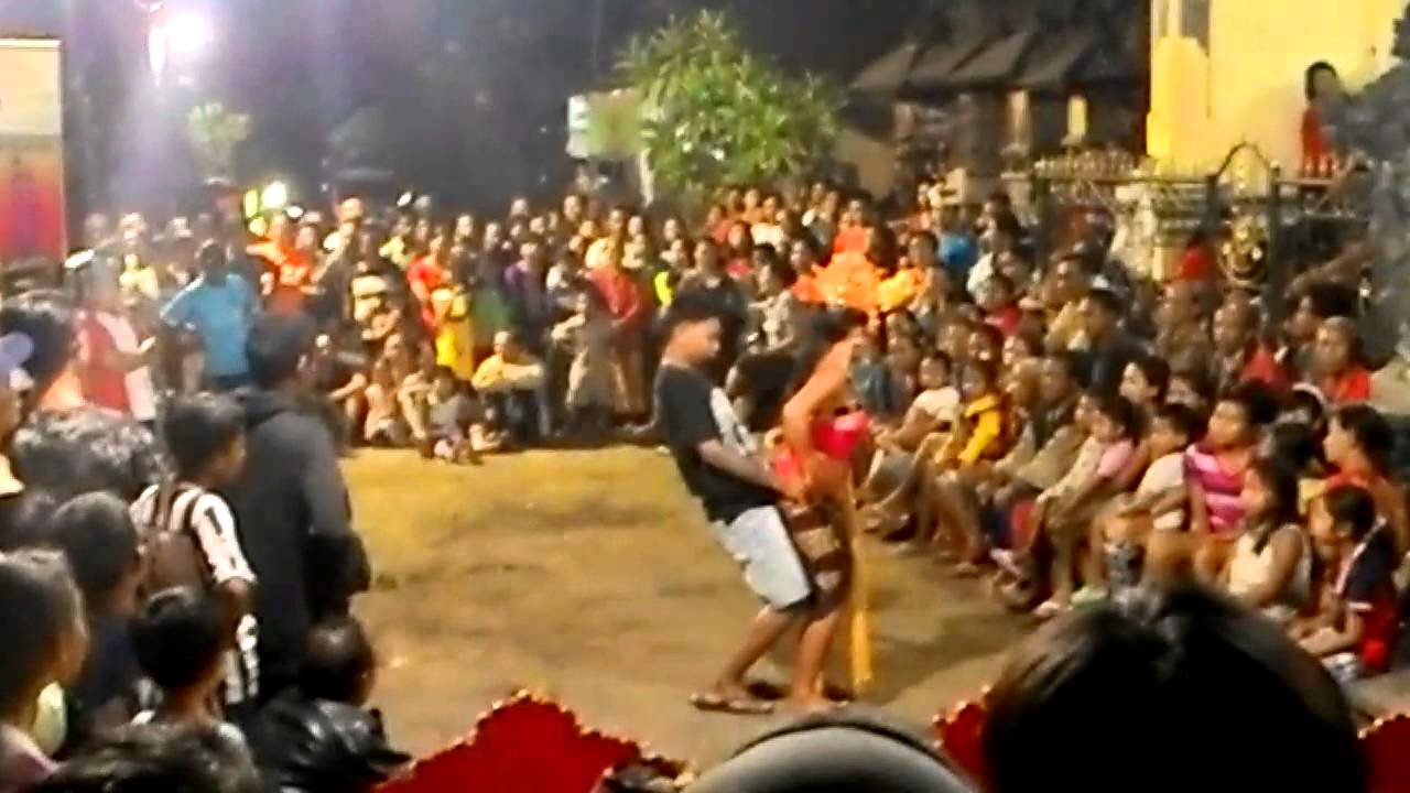Seni joged Bali. - YouTube