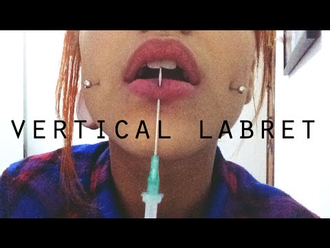 Vertical Labret - Sticking vertical Labret (AT HOME) (furando labret em ...