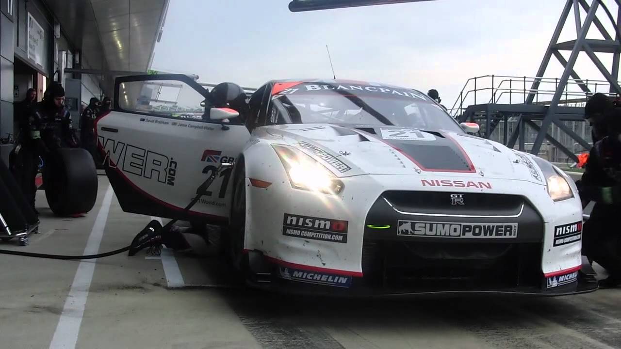 Nissan GTR Pit Stop - YouTube