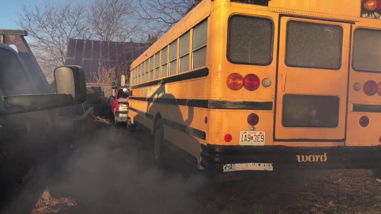 Cold Start Detroit Diesel Bus - YouTube