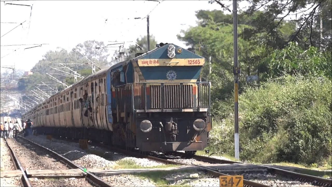 PUNE WDG4 hauls KK Express 12628 (Karnataka Express) - YouTube