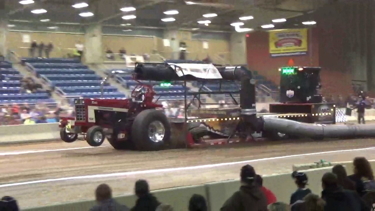 Ray Belack "Ragin Red" pro farm tractor pull at the Keystone nationals ...