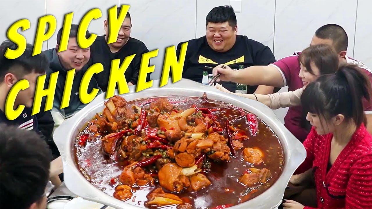 Brother Monkey makes "Hot Pot Chicken Thighs"! Happy friends gathering ...