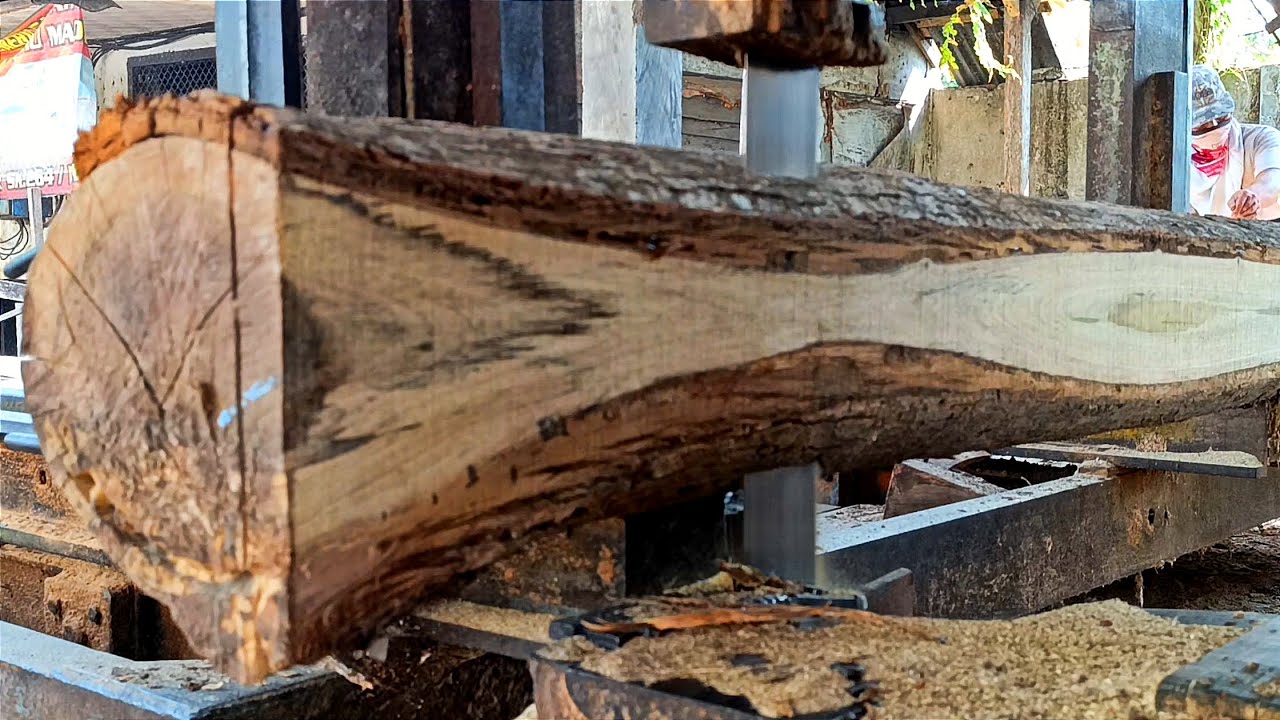 The process of manufacturing beams using an assembled band saw - YouTube