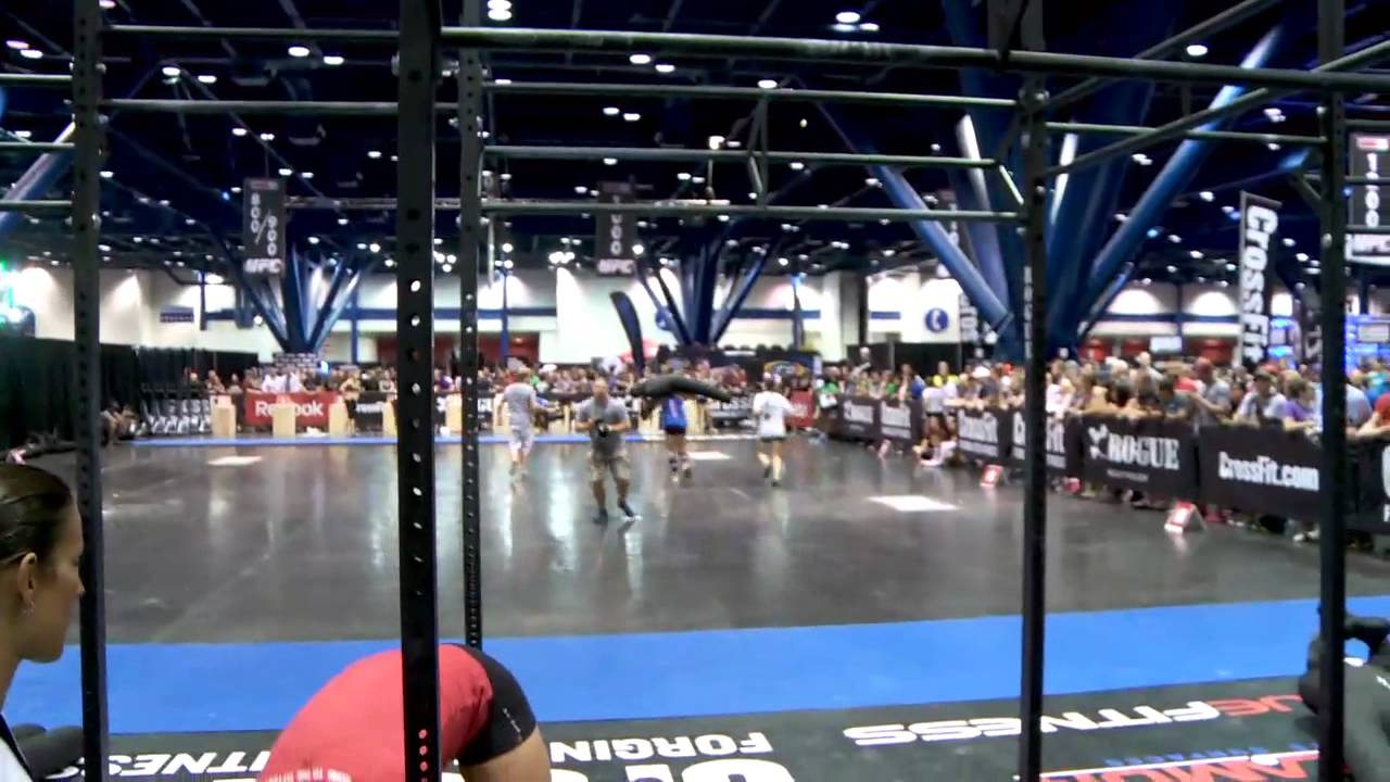 CrossFit - UFC Fan Expo Women's "Dummy Carry Toes-to-Bar" - YouTube