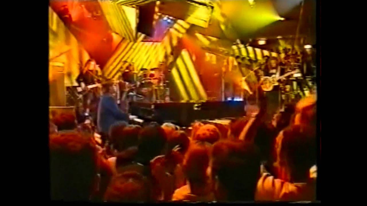 Elton John - Saturday Night's Alright For Fighting (1997) - YouTube