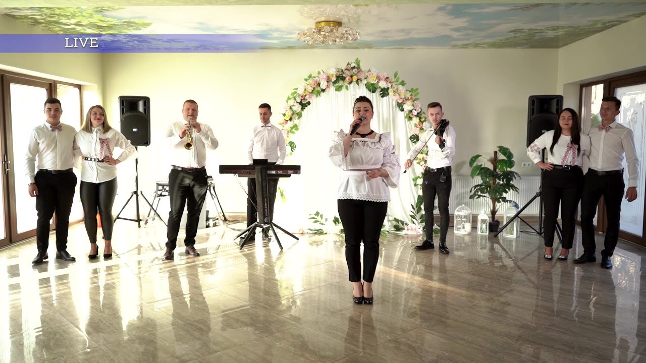 Crina Moldovan - Colaj Etno LIVE 2022 - YouTube