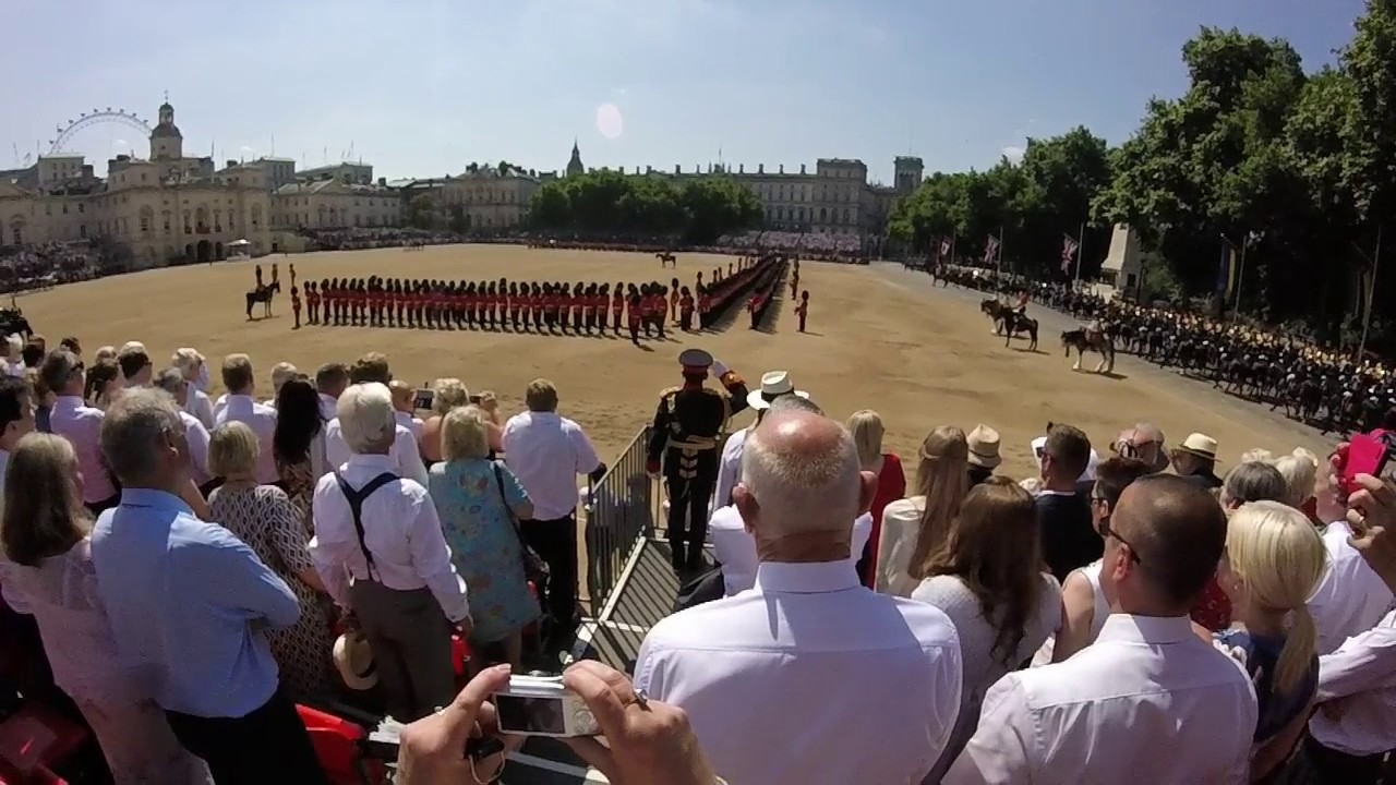 Soldier collapses during Trooping The Colour 2017 - YouTube