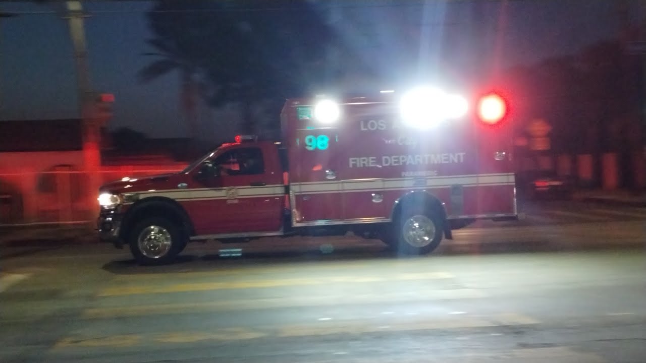 LAFD Rescue 98 Transporting - YouTube