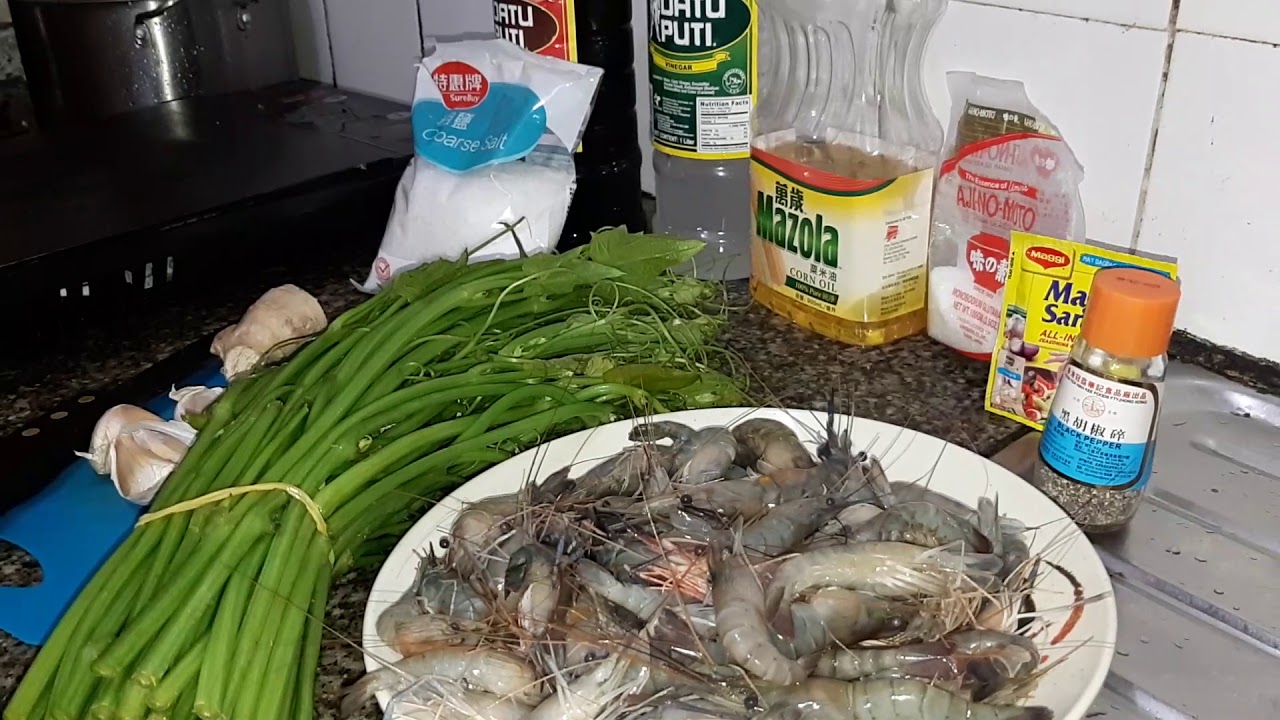 Ginisang talbos ng Sayote na may hipon. (Stir-fried Sayote Leaves with ...