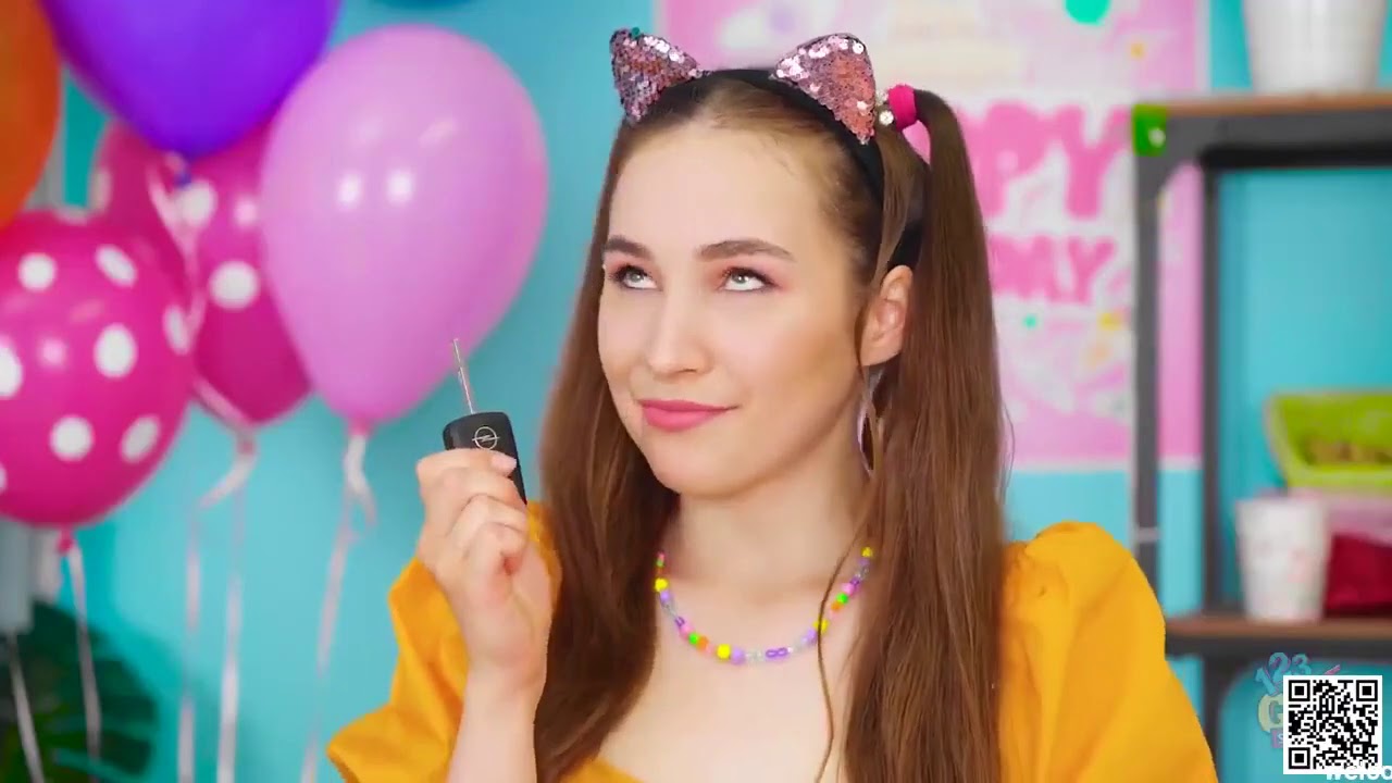 RICH VS NORMAL STUDENTS AT SCHOOL || Back to School Rich vs Broke Funny ...