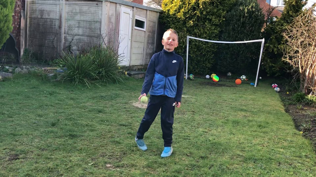 Underarm throwing and catching - YouTube