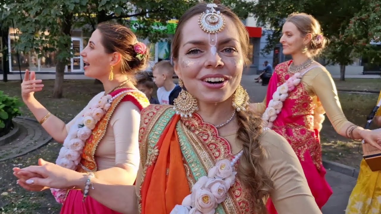Hare Krishna kirtan - best kirtan hare krishna bhajan - kirtan song ...