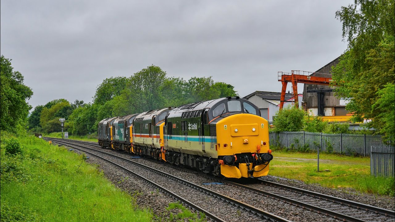 37 Mega Convoy near Barrow Hill - YouTube