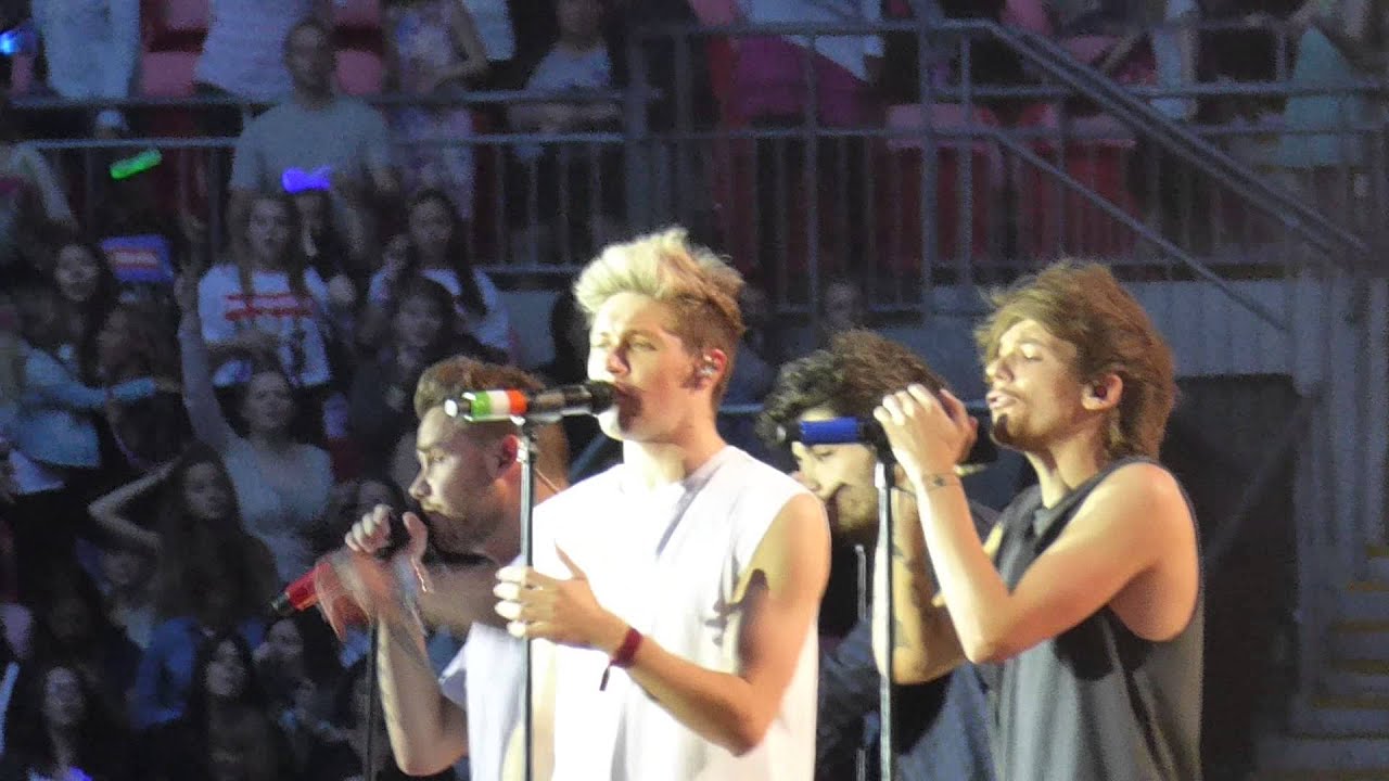(11) One Direction Wembley 6th June - Through The Dark - YouTube