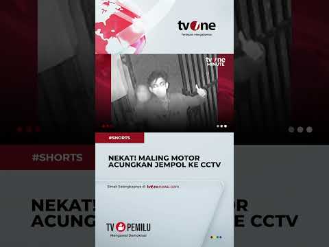 Aksi Nekat Pencuri Bergaya ke CCTV Sambil Gasak Dua Motor #shorts #tvone #news