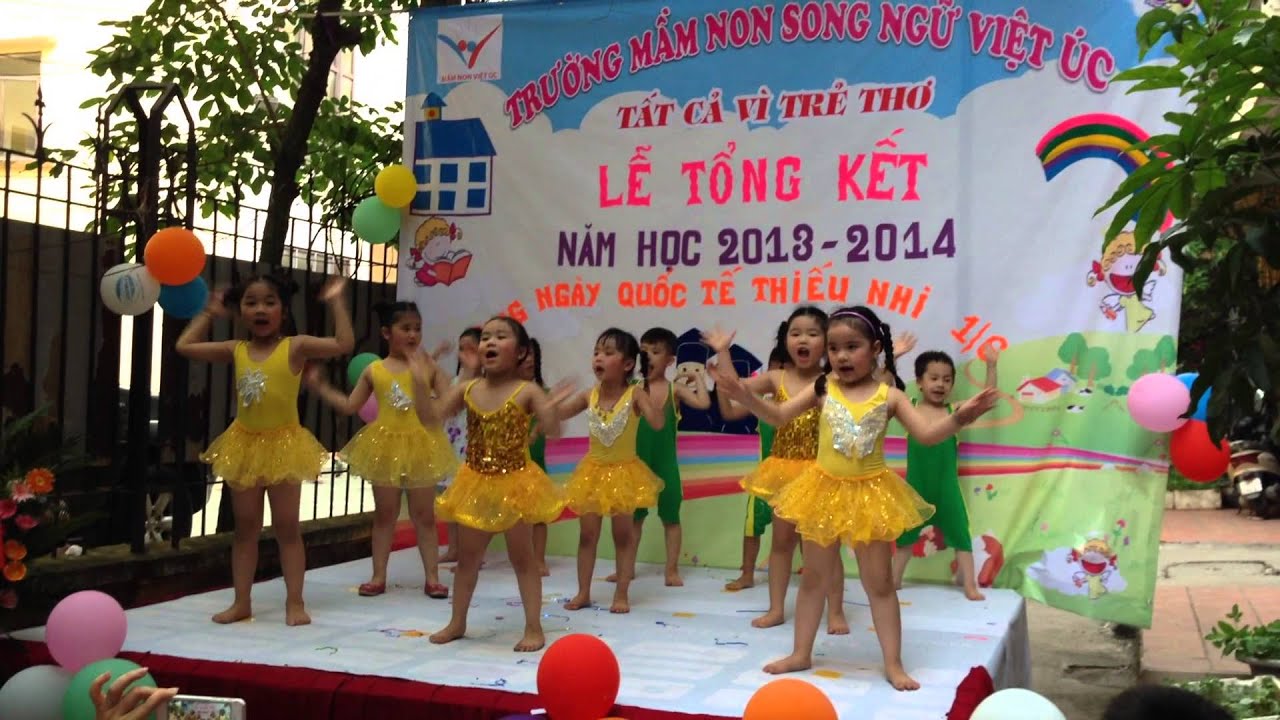 Nhảy waka waka hand Trường mầm non Việt Úc Hoàng Cầu - YouTube