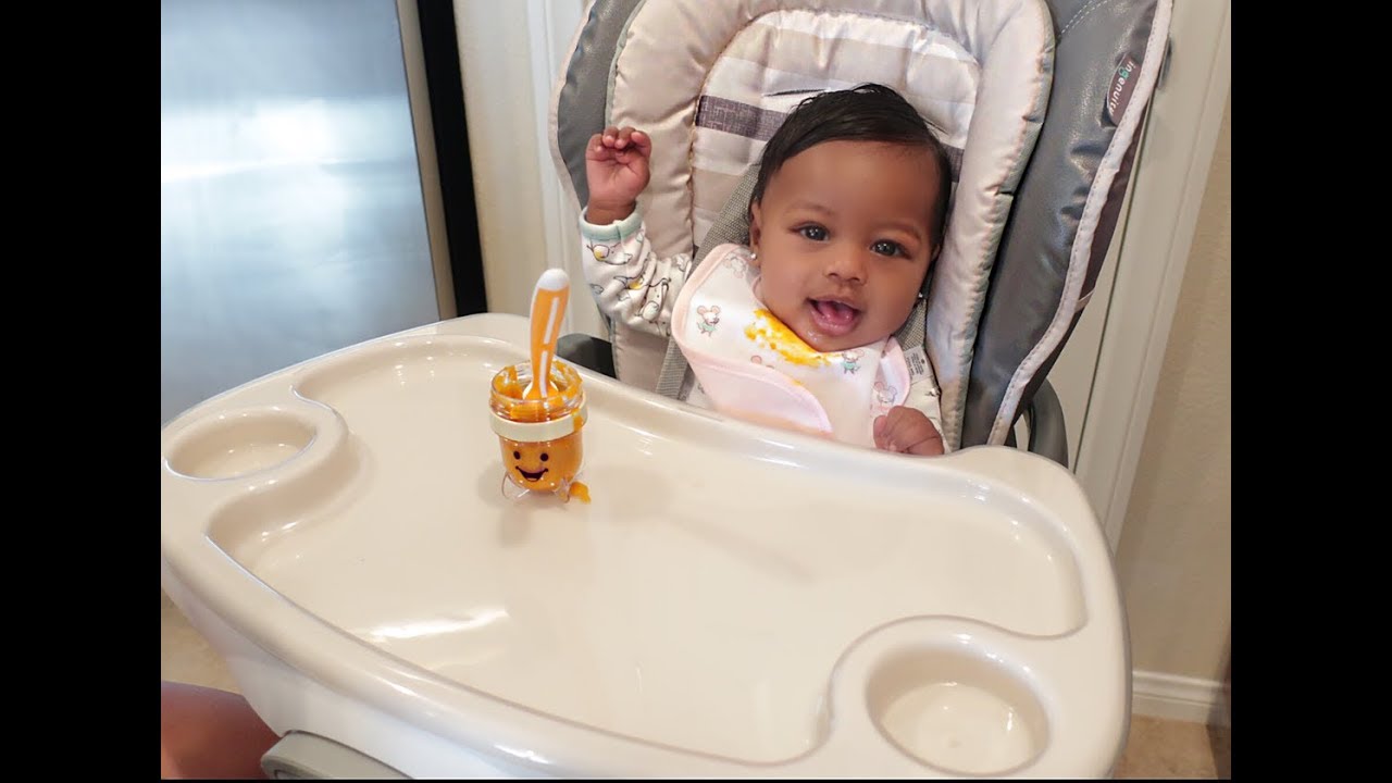 BABY'S FIRST TIME EATING BABY FOOD!!! - YouTube
